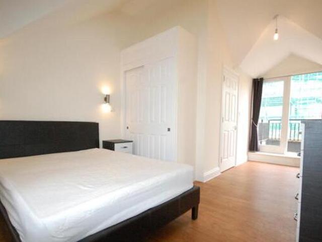 3 Bedroom Terraced House For Rent In London