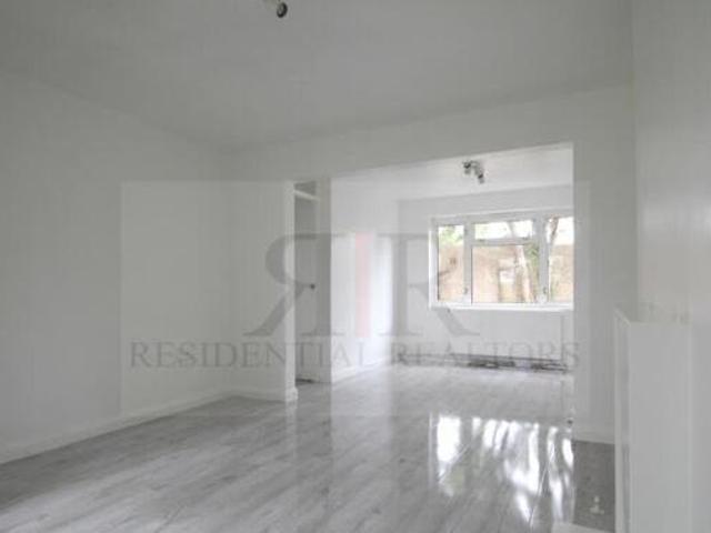3 Bedroom Terraced House For Rent In London