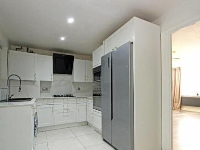 3 Bedroom Terraced House For Rent In London