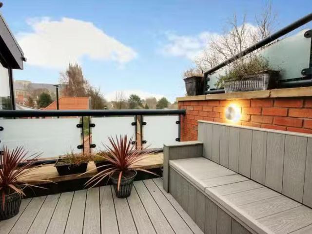 3 bedroom terraced house for rent in Lord Roberts Road, Beverl.