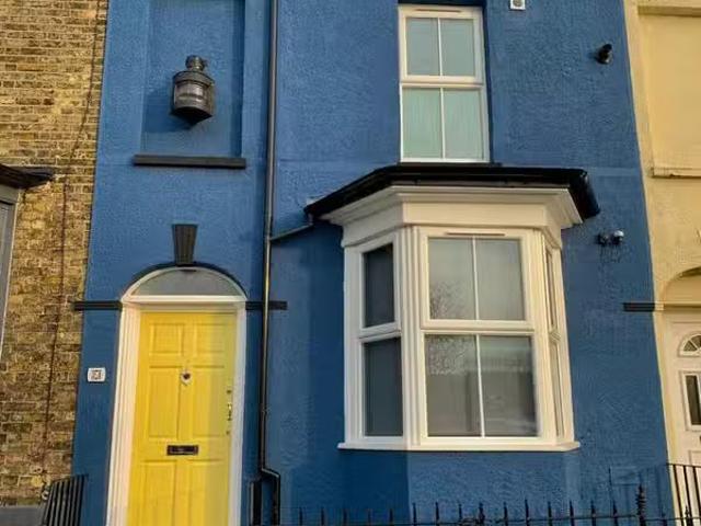3 bedroom terraced house for rent in La Belle Alliance Square.