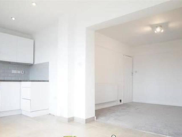 3 bedroom terraced house for rent in Lamorna Avenue Gravesend DA12
