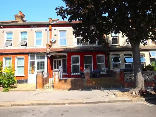 3 bedroom terraced house for rent in Langdale Road, Thornton H.