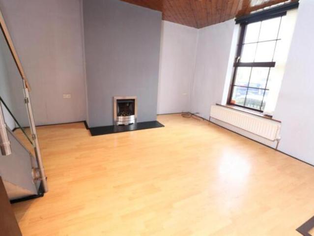 3 bedroom terraced house for rent in Lane End, Pudsey, West Yorkshire, LS28