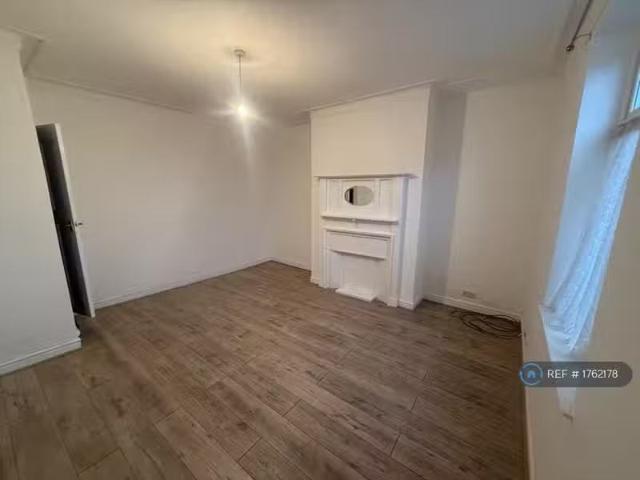 3 bedroom terraced house for rent in Lapage Street, Bradford.