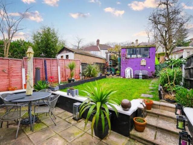 3 bedroom terraced house for rent in Larkshall Road, Chingford, E4