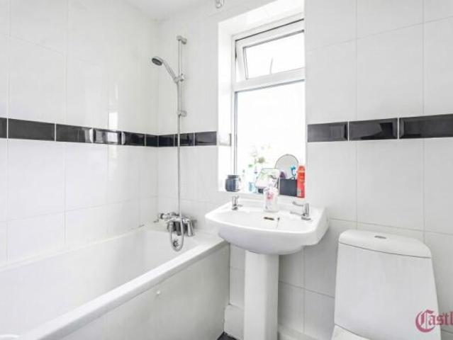 3 bedroom terraced house for rent in Leyburn Road, Edmonton, N18