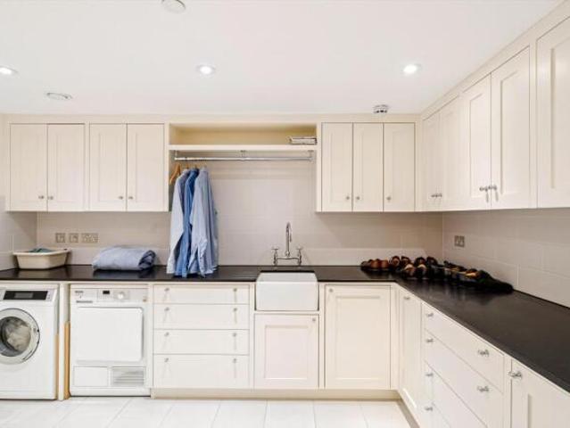 3 bedroom terraced house for rent in Lennox Gardens Mews, Knightsbridge, London SW1X