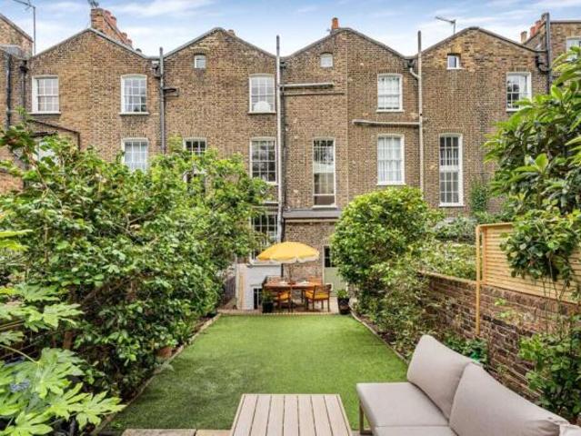 3 bedroom terraced house for rent in Liverpool Road, London, N1