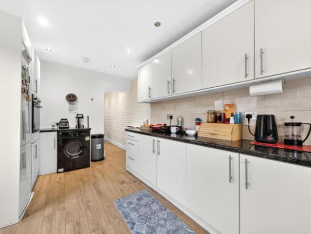 3 bedroom terraced house for rent in Livingstone Road, Thornton Heath, CR7