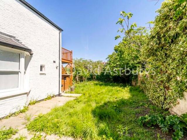 3 bedroom terraced house for rent in Livingstone Road, Bounds Green, London, N13