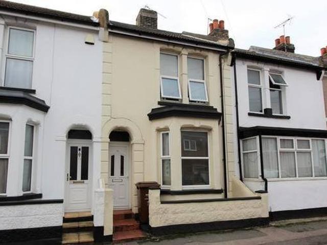 3 bedroom terraced house for rent in Livingstone Road Gillingham ME7