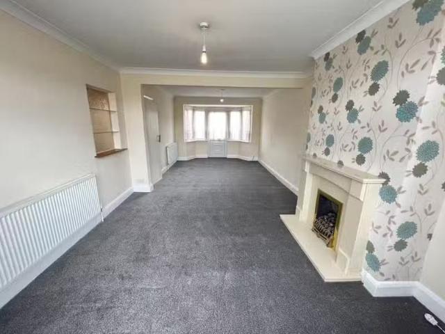 3 bedroom terraced house for rent in Lichfield Road, Cheylesmo.