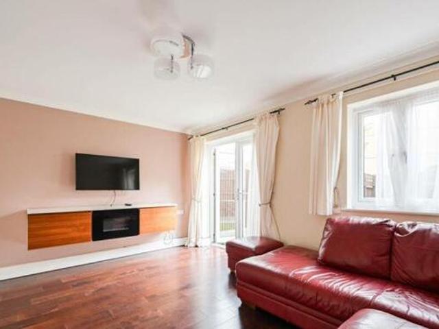 3 Bedroom Terraced House For Rent In Limehouse, London