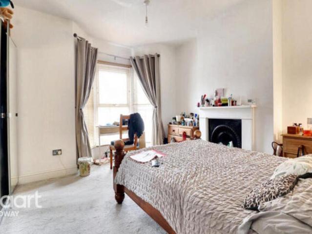 3 bedroom terraced house for rent in Luton Road, Chatham, ME4