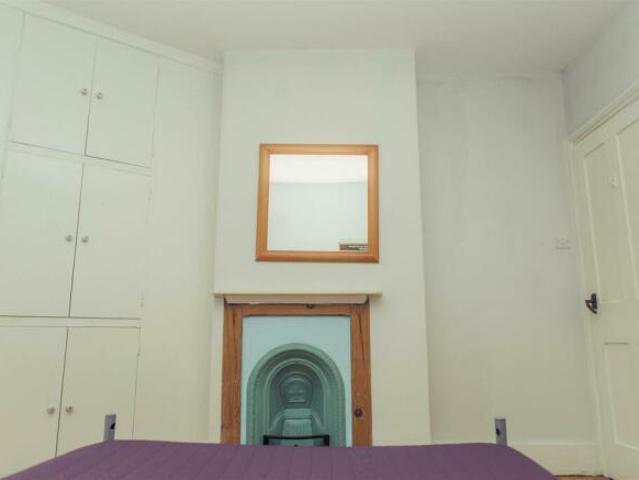 3 bedroom terraced house for rent in Ludlow Road, Guildford, GU2