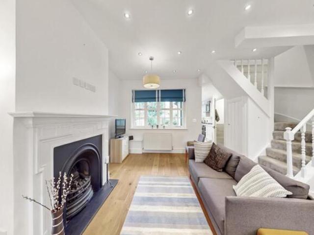 3 bedroom terraced house for rent in Ludlow Road, London, W5