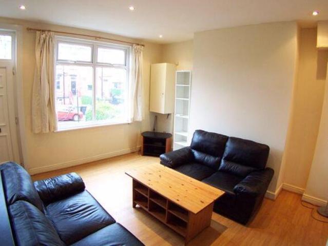 3 bedroom terraced house for rent in Lumley Grove, Leeds, LS4