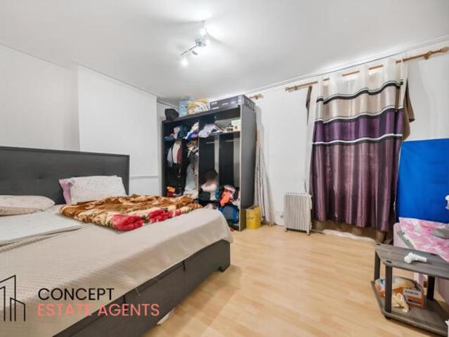 3 bedroom terraced house for rent in Lyveden Road, Colliers Wood, SW17