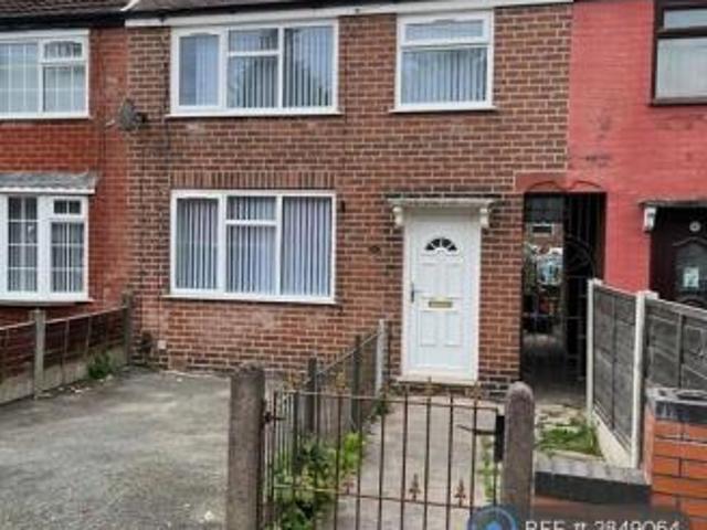 3 bedroom terraced house for rent in Lyme Grove, Manchester, M43