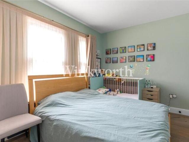 3 bedroom terraced house for rent in Lymington Avenue, London, N22
