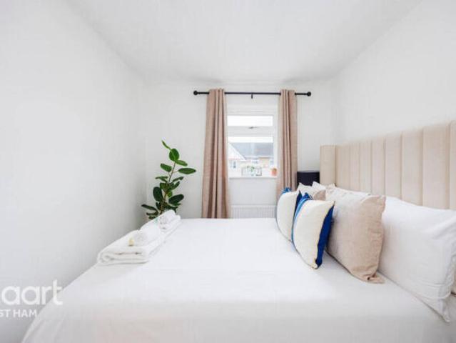 3 bedroom terraced house for rent in Lymington Close, LONDON, E6