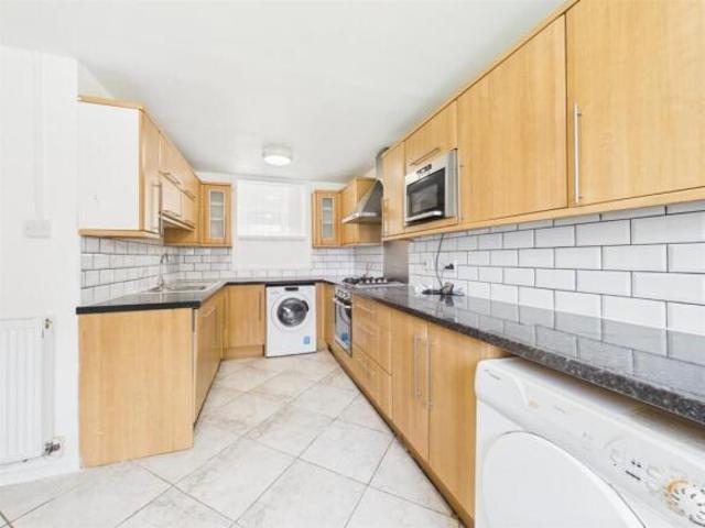 3 bedroom terraced house for rent in Lyndale Road, Coventry, CV5