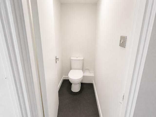 3 bedroom terraced house for rent in Lyneham Walk, London, E5