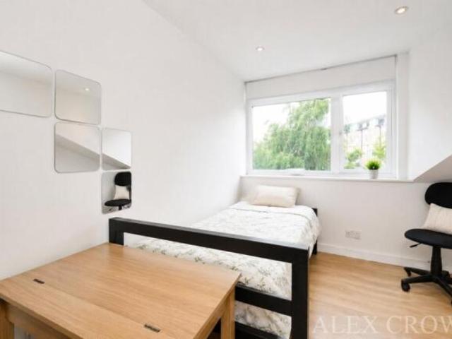 3 bedroom terraced house for rent in Lynton Road, Crouch End, N8