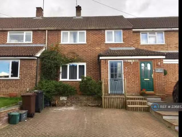 3 bedroom terraced house for rent in Molescroft, Harpenden, AL5