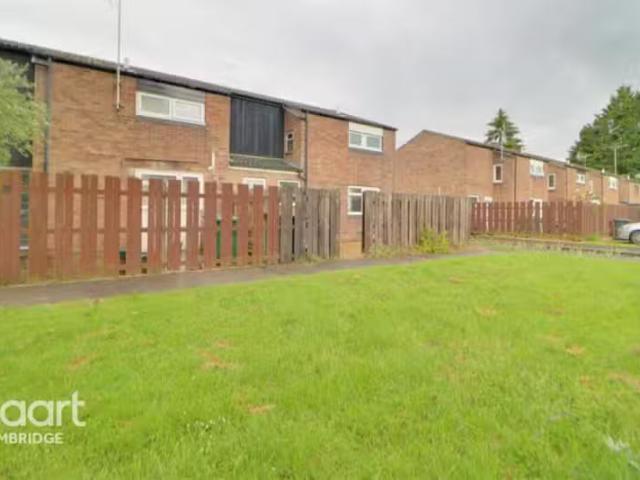 3 bedroom terraced house for rent in Molewood Close, Cambridge.