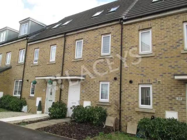 3 bedroom terraced house for rent in Montacute Road, Houndston.