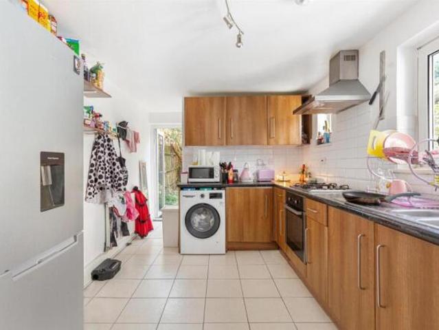 3 bedroom terraced house for rent in Montpelier Road, Peckham, SE15