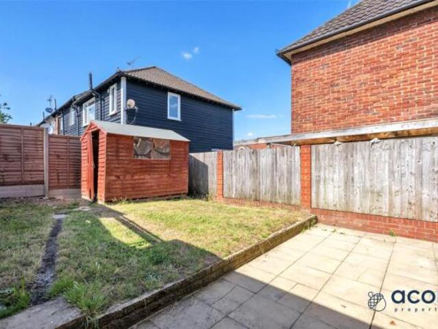 3 bedroom terraced house for rent in Montrose Avenue, Edgware, Middx, HA8
