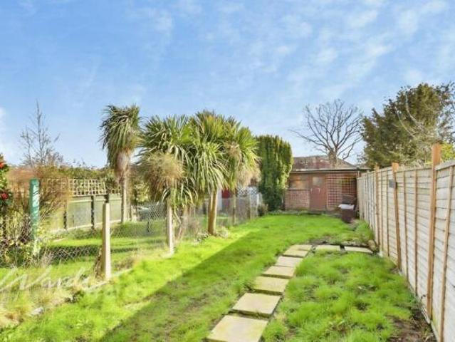 3 bedroom terraced house for rent in Montrose Avenue Welling DA16
