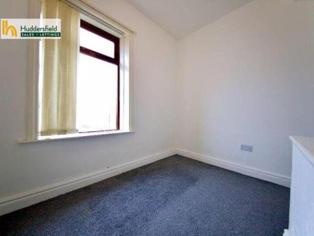 3 bedroom terraced house for rent in Moorbottom Road, Huddersfield, HD1