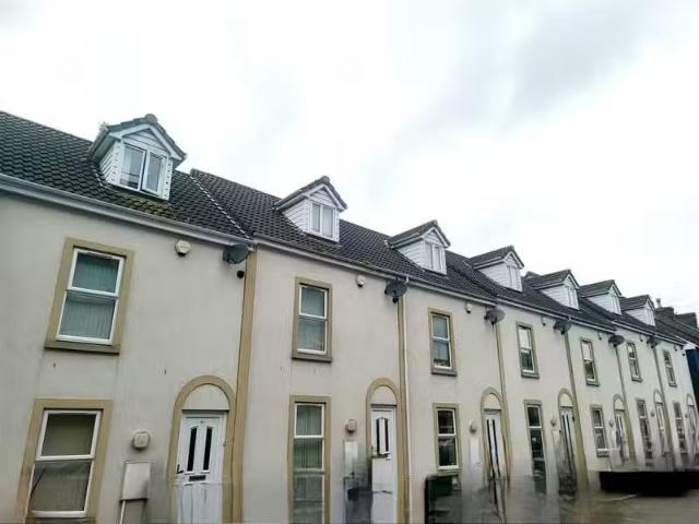 3 bedroom terraced house for rent in Moravian Road. Kingswood.