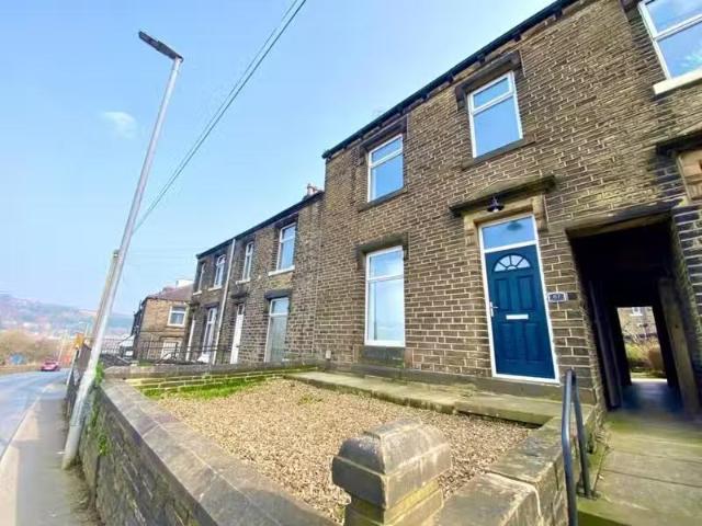 3 bedroom terraced house for rent in Morley Lane, Huddersfield.