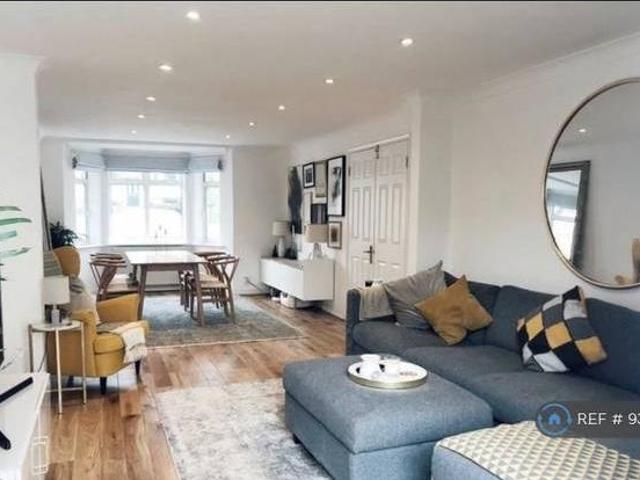 3 bedroom terraced house for rent in Mortimore Villas Chiddingfold GU8