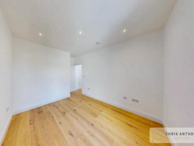 3 bedroom terraced house for rent in Mattison Road, London, N4