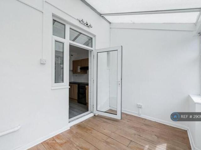 3 bedroom terraced house for rent in Maurice St, London, W12