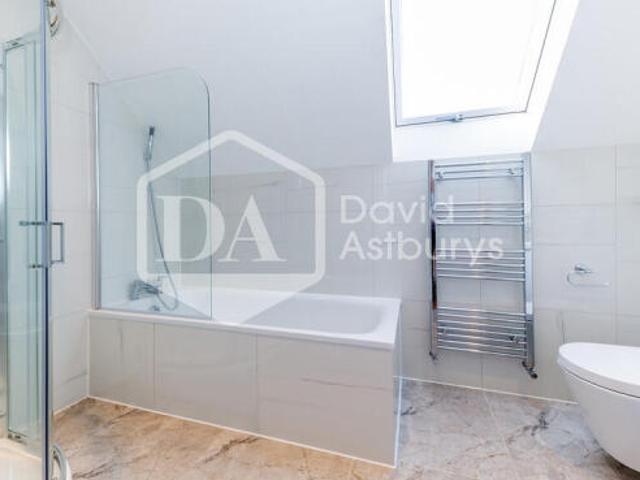 3 bedroom terraced house for rent in Mackenzie Road, Islington, London, N7