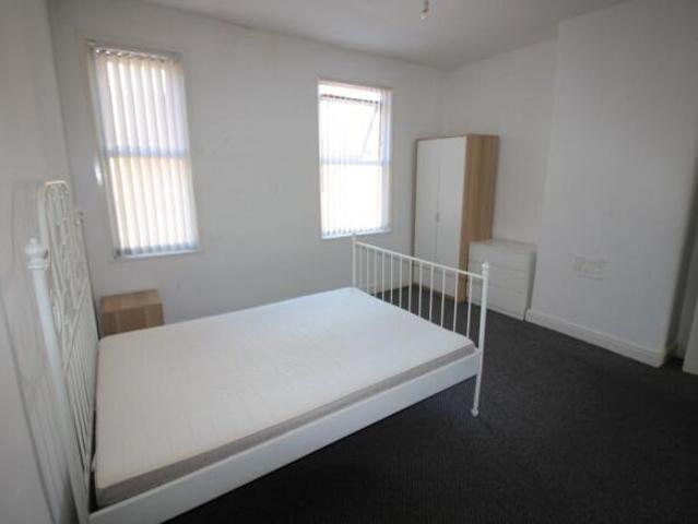 3 bedroom terraced house for rent in Mackenzie Road, Salford, M7