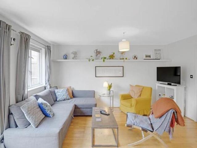 3 bedroom terraced house for rent in Maiden Lane, Borough, SE1
