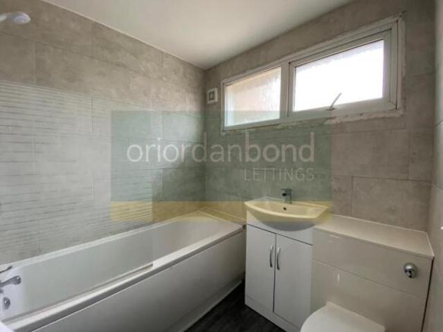 3 bedroom terraced house for rent in Maidencastle, Blackthorn, Northampton NN3