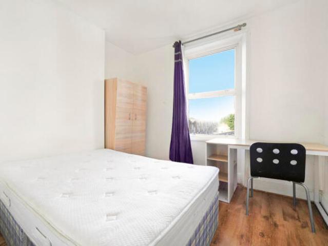 3 bedroom terraced house for rent in Malden Road, Kentish Town, NW5