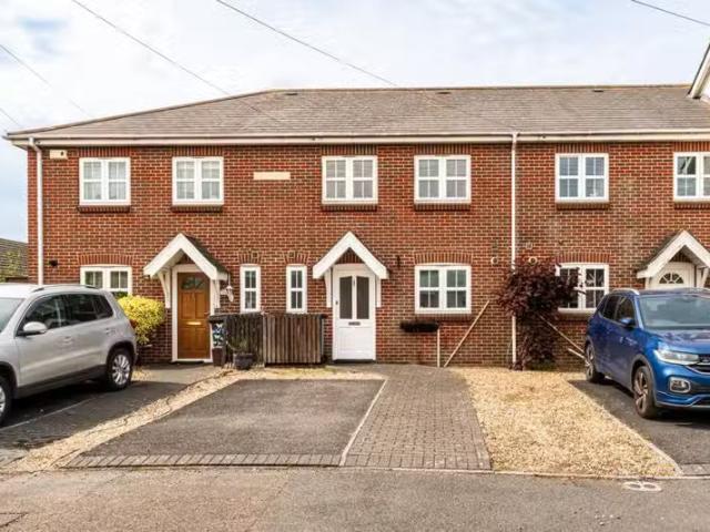 3 bedroom terraced house for rent in Malmesbury Park Road, Bou.