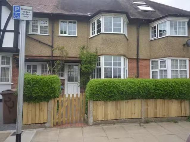 3 bedroom terraced house for rent in Manship Road, Mitcham, Lo.