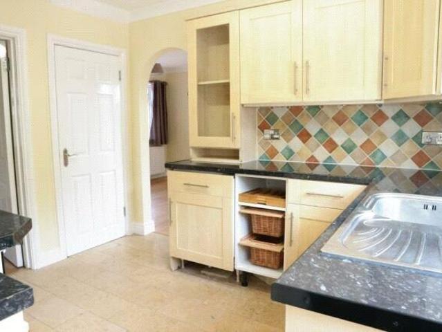 3 bedroom terraced house for rent in Maple Gardens, Reading, Berkshire, RG2