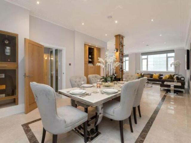 3 bedroom terraced house for rent in Market Mews, Mayfair, W1J